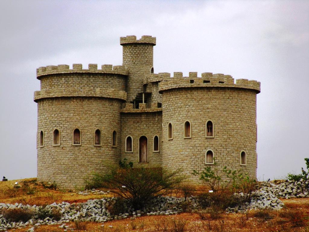 A HISTÓRIA DO SERIDOENSE ROQUEIRO QUE CONSTRUIU UM CASTELO NO SERTÃO ...